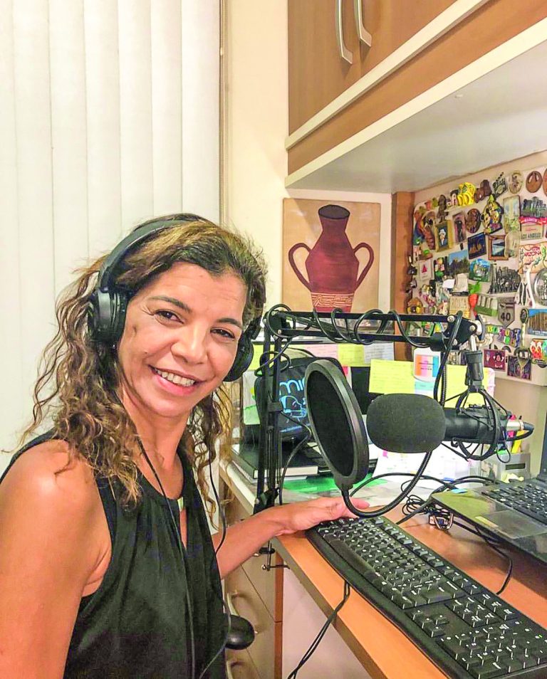 Nas Ondas do IACS: a volta da web rádio da UFF pelos estudantes de ...