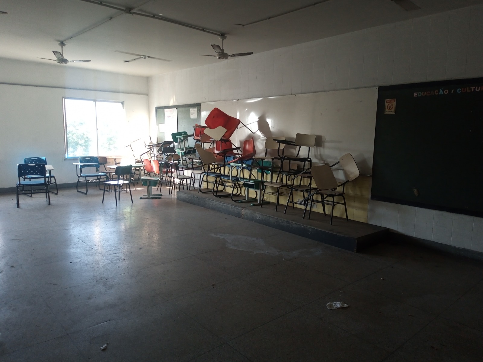 Fotos: veja o interior do DCE-UFF após três anos fechado - ErreJota ...