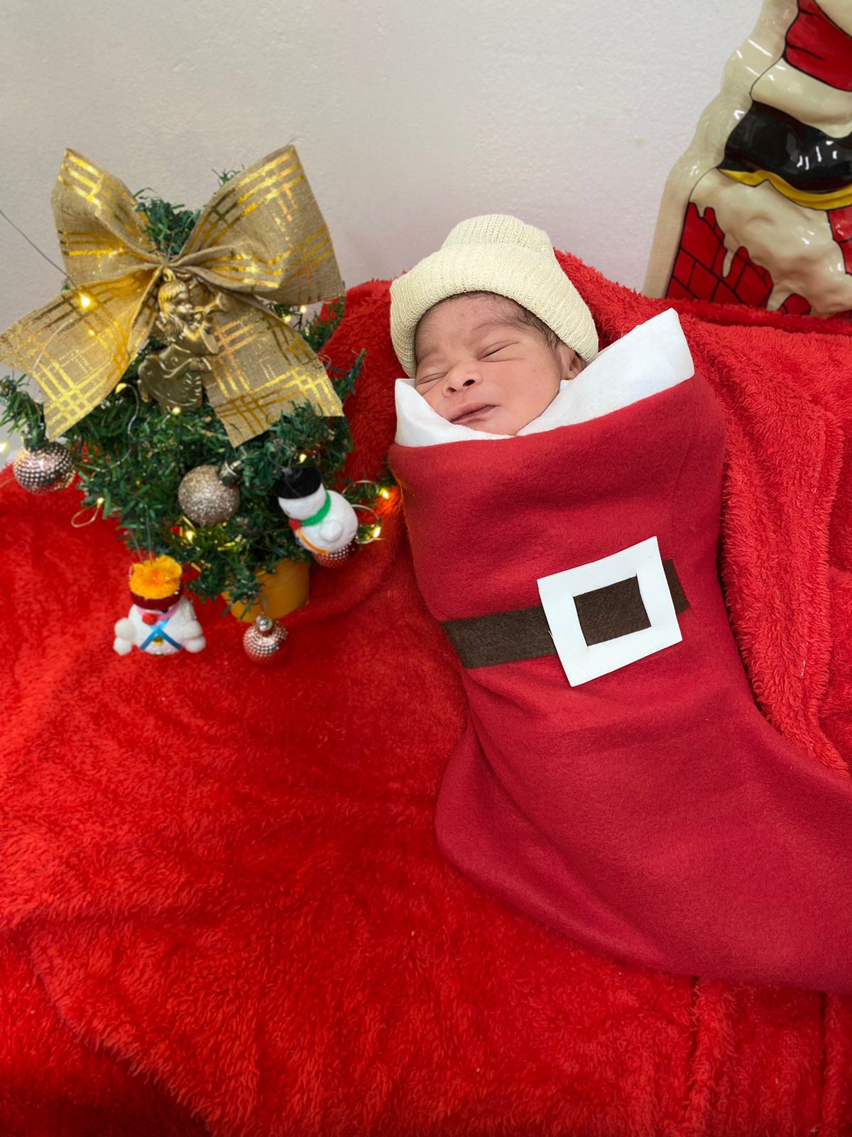 Bebês de Natal: recém-nascidos ganham roupinha natalina em hospital de ...