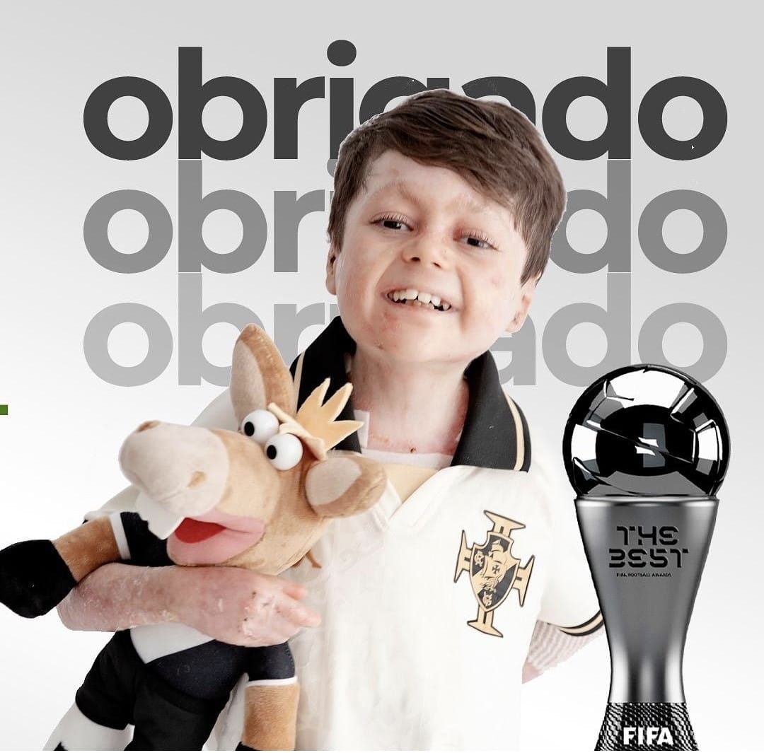 Menino Gui, mini torcedor do Vasco da Gama, leva prêmio de torcedor do ...